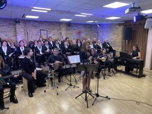 «Οι Ποιητές που τραγουδούν»: Μουσική βραδιά με τη μικτή χορωδία του ...